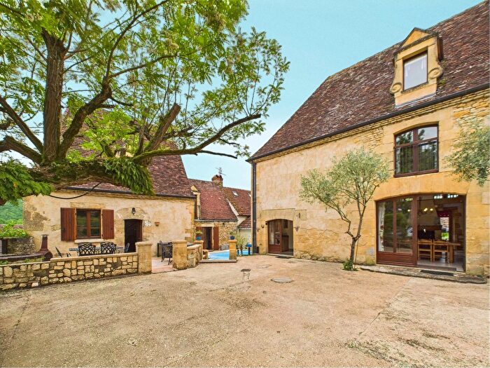 Maison à vendre - Sarlat-la-Canéda - 16 pièces - 7 chambres