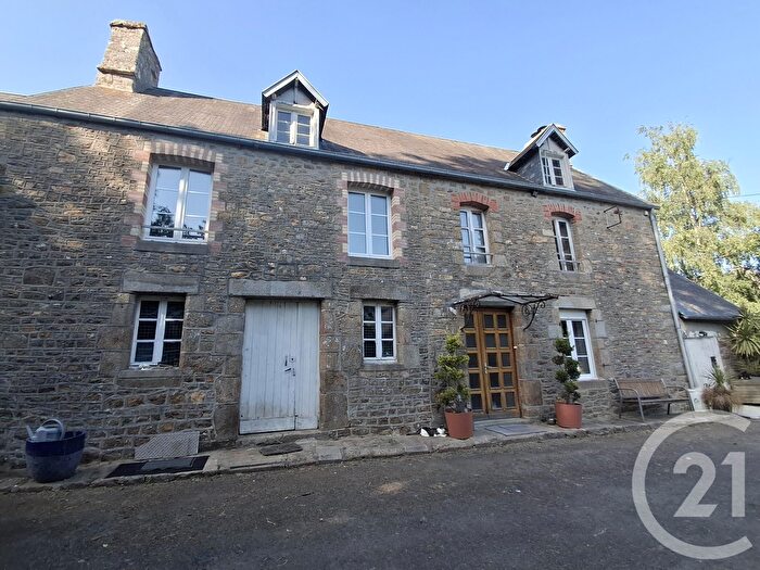 La Rochelle-Normande : Maison 4 pièces à vendre