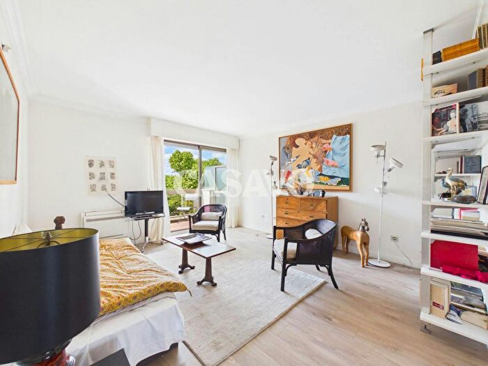 Neuilly-sur-Seine, Saint-James, Madrid : Appartement 2 pièces à vendre