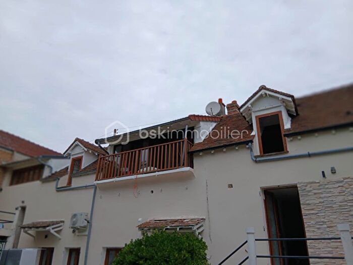 Maison 8 pièces à vendre à Vaux-le-Pénil