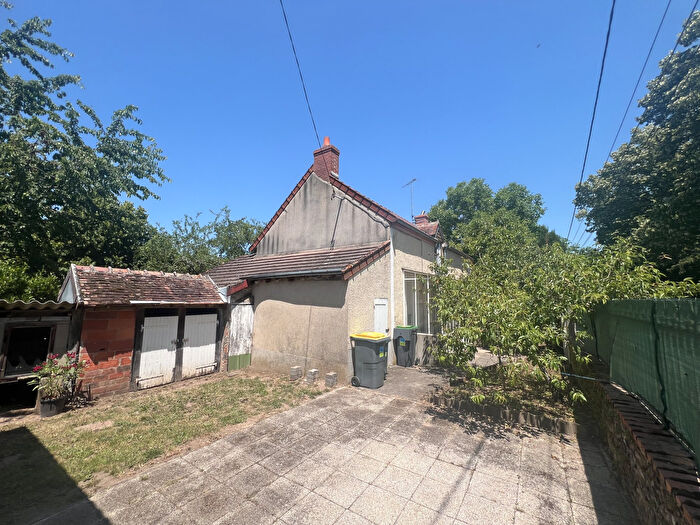 Maison à vendre - Châteaumeillant - 3 pièces - 2 chambres