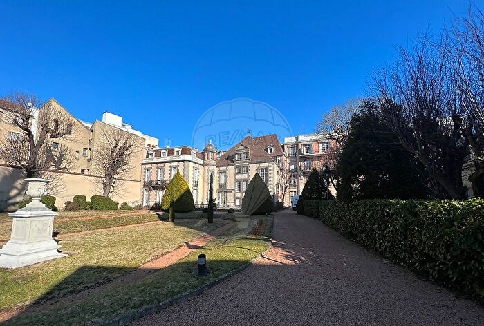 Appartement à vendre - Vichy, Champ Capelet - 9 pièces - 4 chambres