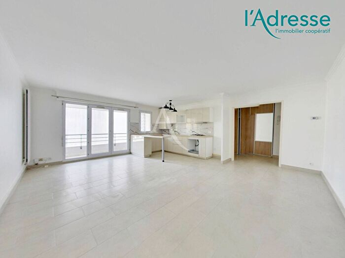 Appartement à louer - Descartes, Champs-sur-Marne - 3 pièces - 2 chambres