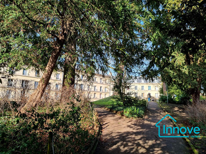 Appartement à vendre - Versailles - 5 pièces - 3 chambres