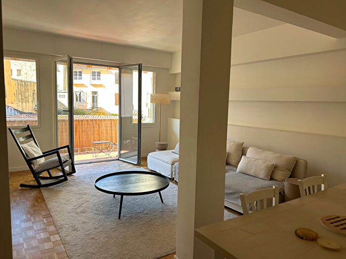 Appartement à louer - Aix-en-Provence, Centre-ville - 4 pièces - 3 chambres