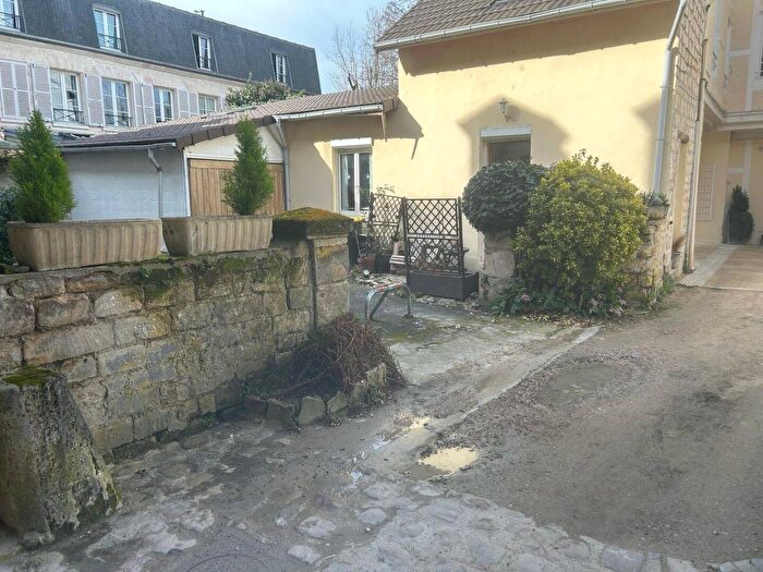 Appartement à louer - Centre-Hôtel de Ville, Chantilly - 3 pièces - 1 chambre