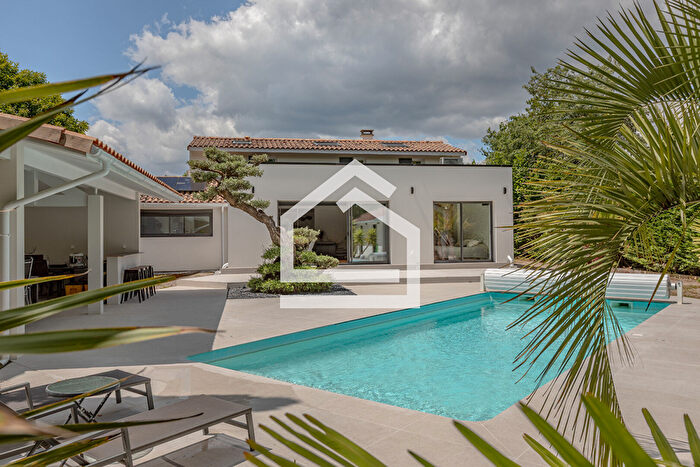 Maison à vendre - Saint-Médard-en-Jalles - 9 pièces - 6 chambres