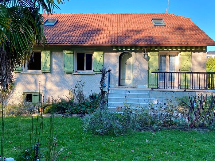 Maison à vendre - Ussac - 5 pièces - 4 chambres