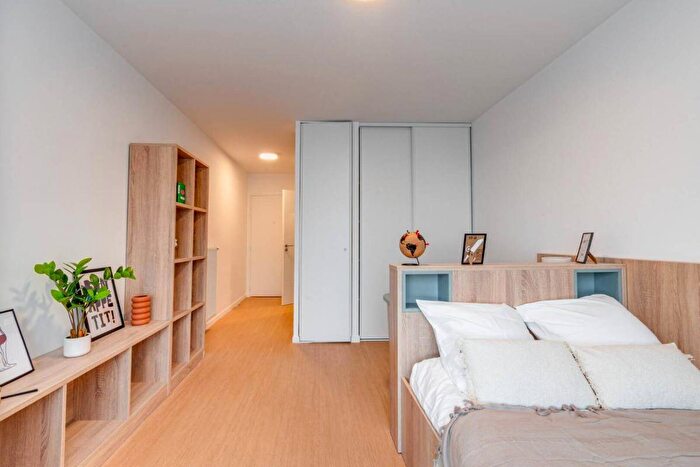 Appartement à louer - Centre-Stade, Chambéry - 1 pièce