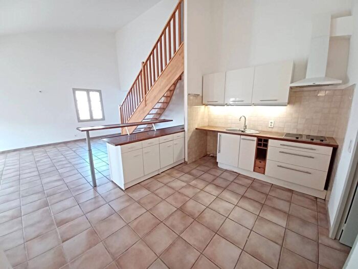 Appartement à louer - Centre Ville Nord, Tarascon - 4 pièces - 1 chambre