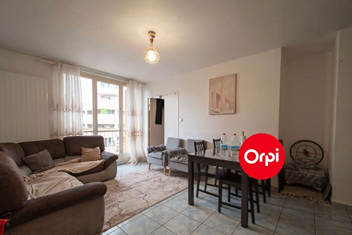 Appartement à vendre - Saint-Priest, Centre-ville - 4 pièces - 3 chambres