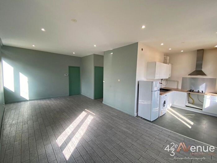 Appartement à louer - Saint-Étienne, Couriot, Tarentaise, Beaubrun - 3 pièces - 2 chambres