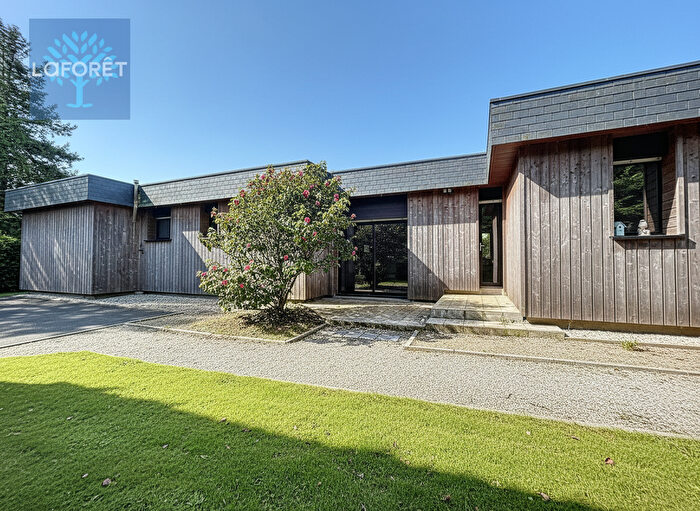 Noyal-Châtillon-sur-Seiche : Maison 9 pièces à vendre