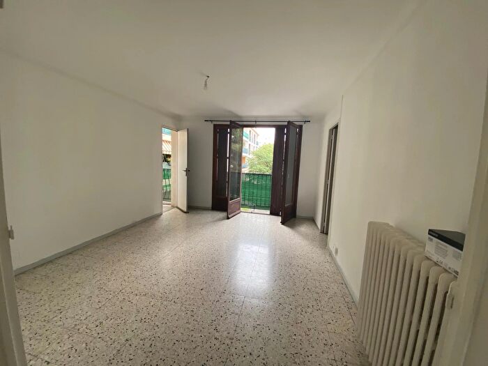 Appartement à louer - Aix-en-Provence, Saint-Donat, Les Platanes - 4 pièces - 3 chambres