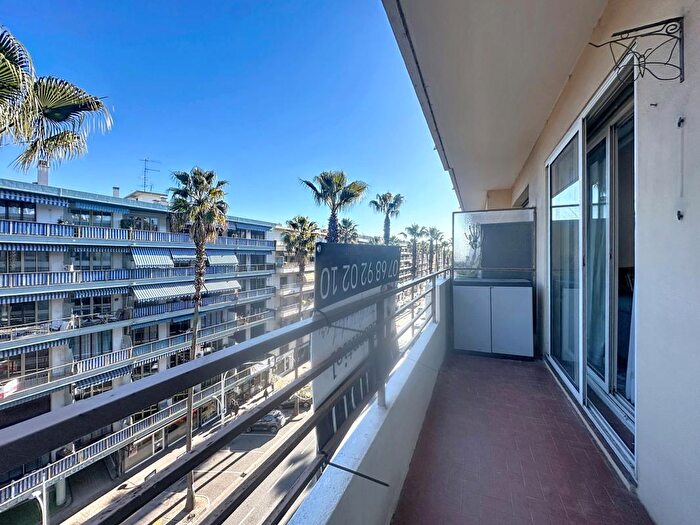 Appartement à vendre - Cagnes-sur-Mer, La Gare, Les Plans, Hippodrome - 3 pièces - 2 chambres