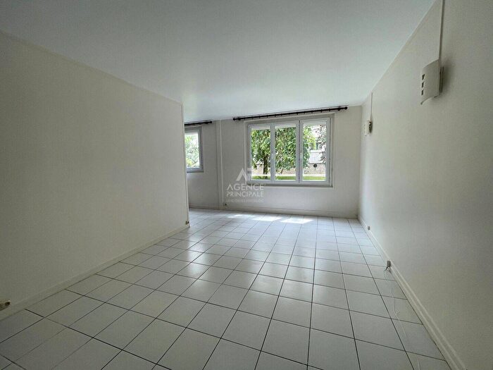Beau Site-Pommerets-Binelles, Sèvres : Appartement 4 pièces à louer