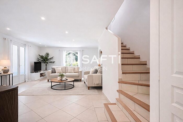 Maison à vendre - Bagnols-en-Forêt - 4 pièces - 3 chambres