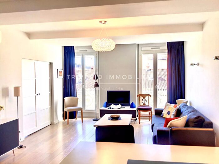 Appartement à louer - Cannes, Centre-ville - 3 pièces - 2 chambres