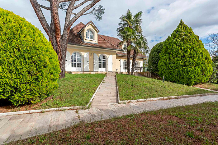 Maison à vendre - Craponne - 9 pièces - 6 chambres