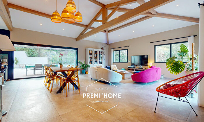 Maison à vendre - Saint-Marc-Jaumegarde - 7 pièces - 5 chambres