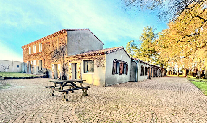 Maison à vendre - Saint-Julien-de-Concelles - 8 pièces - 5 chambres