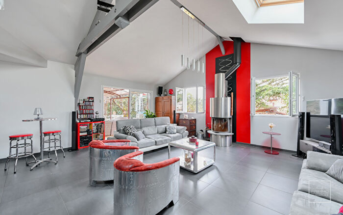 Maison à vendre - Chasselay - 6 pièces - 5 chambres