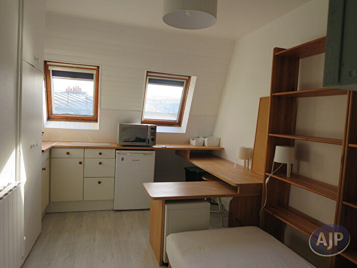 Appartement à louer - Paris e , Champ de Mars - 1 pièce