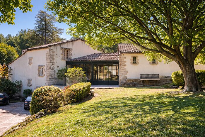 Maison à vendre - Marseille e , Eoures - 10 pièces - 7 chambres