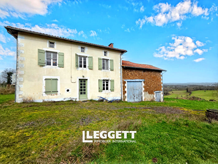 Maison à vendre - Chabanais - 7 pièces - 4 chambres