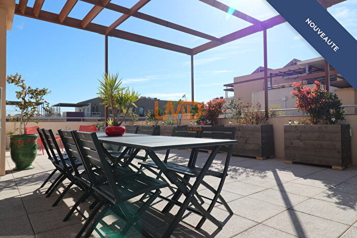 Appartement à vendre - Nîmes, Ville Active - 3 pièces - 2 chambres