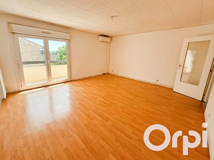 Appartement 4 pièces à Est, Bollène, à louer