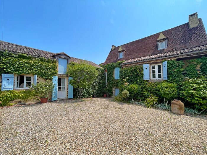 Maison à vendre - Siorac-en-Périgord - 7 pièces - 4 chambres