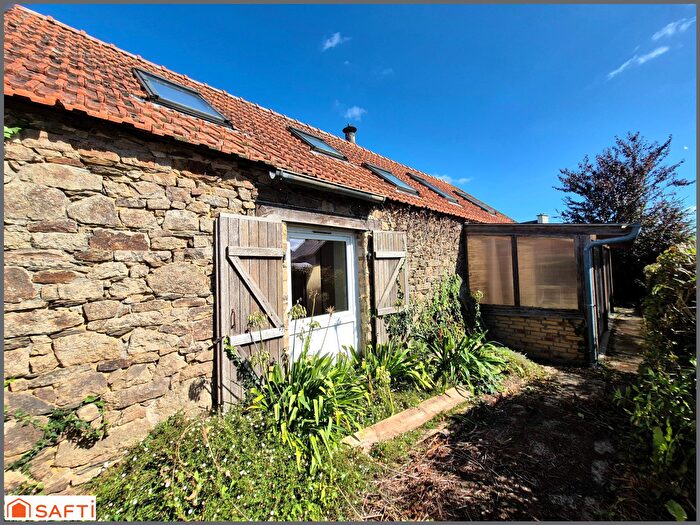 Maison 5 pièces à Plouvorn, à vendre