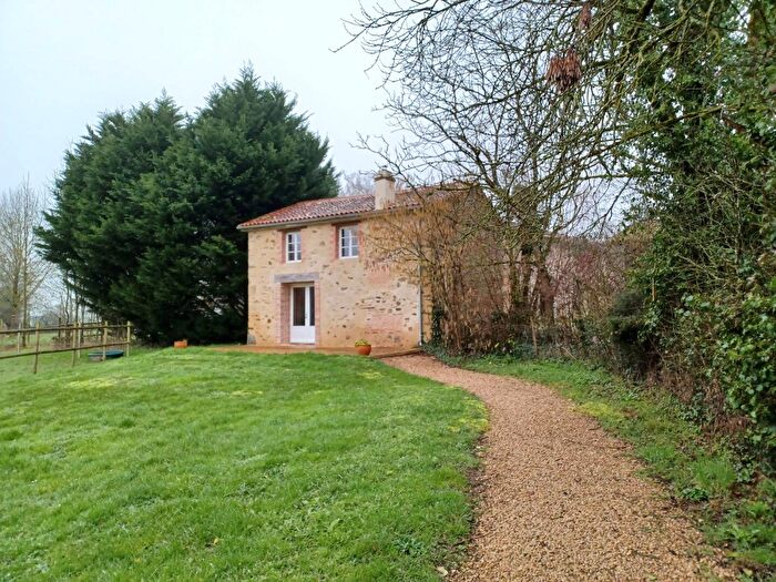 Maison à louer - La Forêt-sur-Sèvre - 2 pièces - 1 chambre