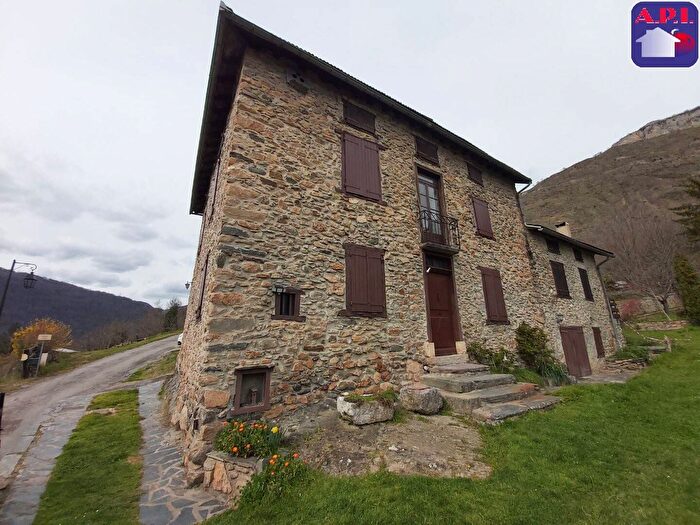 Maison à louer - Vèbre - 6 pièces - 5 chambres