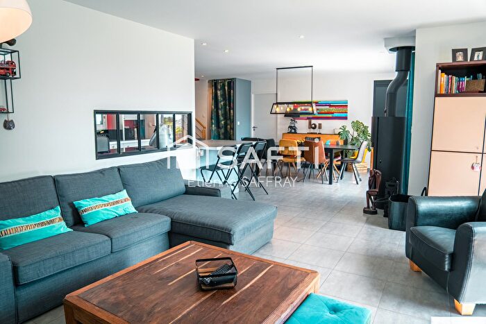 Maison 5 pièces à Saint-Étienne-de-Montluc, à vendre