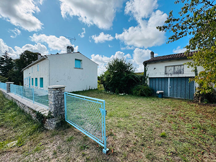 Maison à vendre - Saint-Romain-de-Benet - 11 pièces - 5 chambres