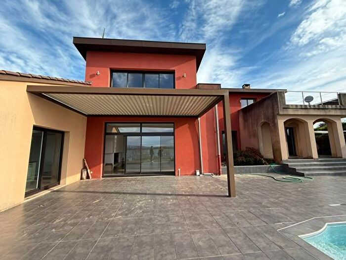 Maison à louer - Meyzieu, Nord Ouest - 8 pièces - 4 chambres