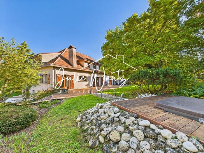 Maison à vendre - Saint-Laurent-dArce - 8 pièces - 6 chambres