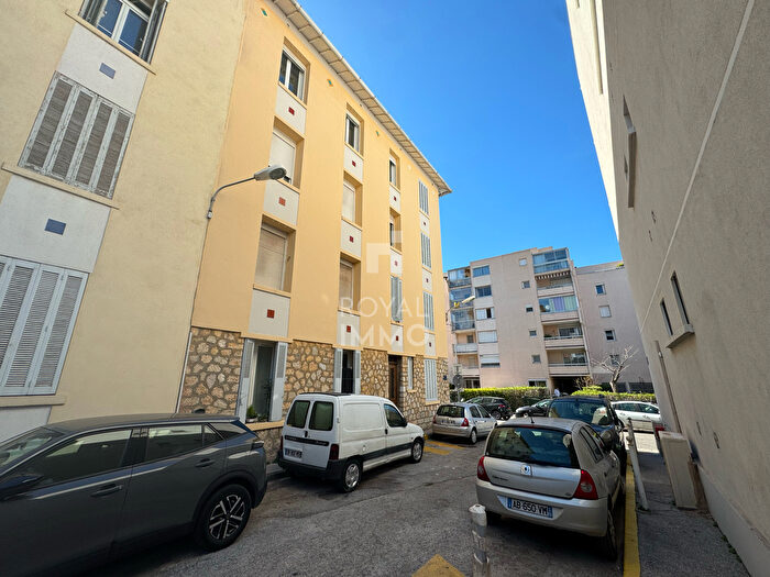 Appartement à vendre - Toulon, Saint-Roch - 2 pièces - 1 chambre