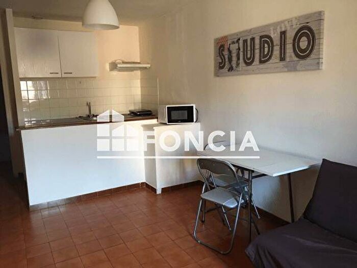 Appartement à louer - Hôpital, Nîmes - 1 pièce