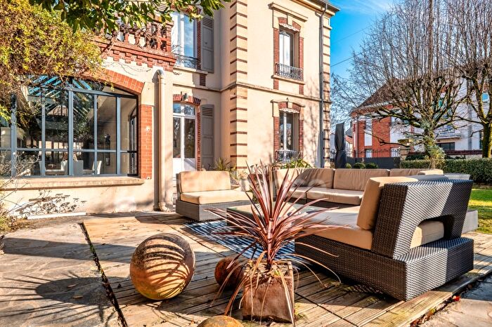 Maison à vendre - Mantes-la-Jolie, Centre-ville - 8 pièces - 6 chambres