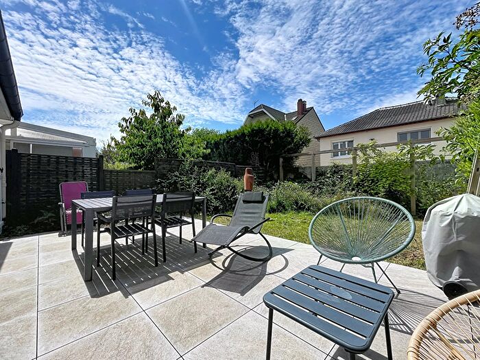 Le Mesnil-Saint-Denis : Maison 5 pièces à vendre
