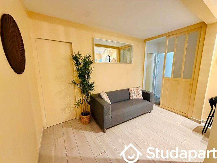 Descartes, Champs-sur-Marne : Appartement 1 pièce à louer