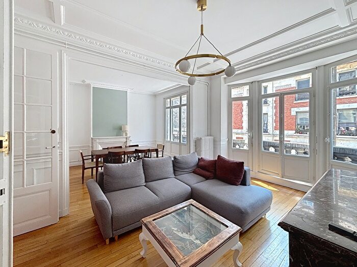 Appartement à louer - Reims, Centre-ville - 4 pièces - 2 chambres