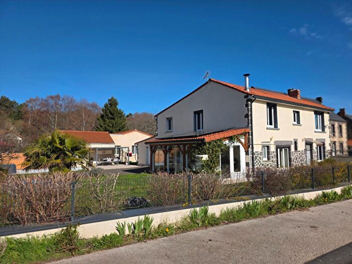 Maison à vendre - Saint-Genès-Champanelle - 5 chambres