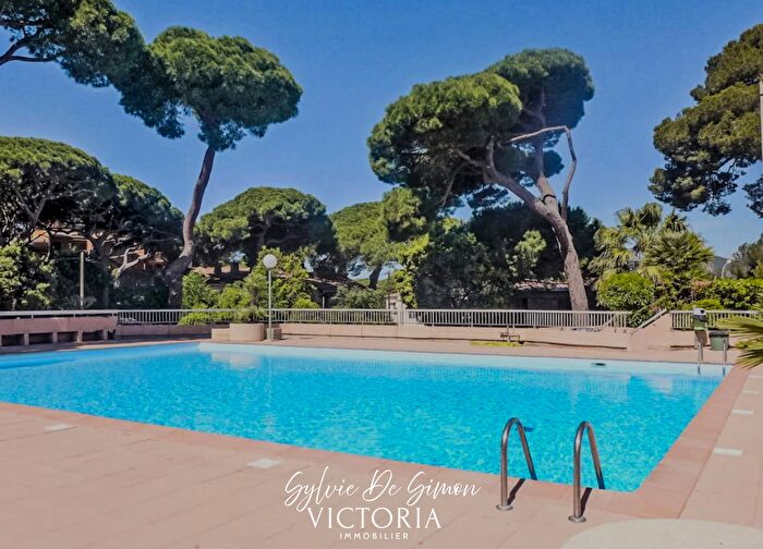 Appartement à vendre - Hyères, Port - 2 pièces - 1 chambre