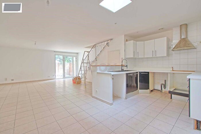 Appartement à louer - Centre Ville, Sanary-sur-Mer - 3 pièces - 2 chambres