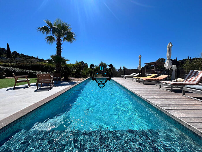 Maison à vendre - Roquebrune-sur-Argens, Les Issambres, La Vigie, Les Dolmens, Plages, Calanques - 7 pièces - 5 chambres