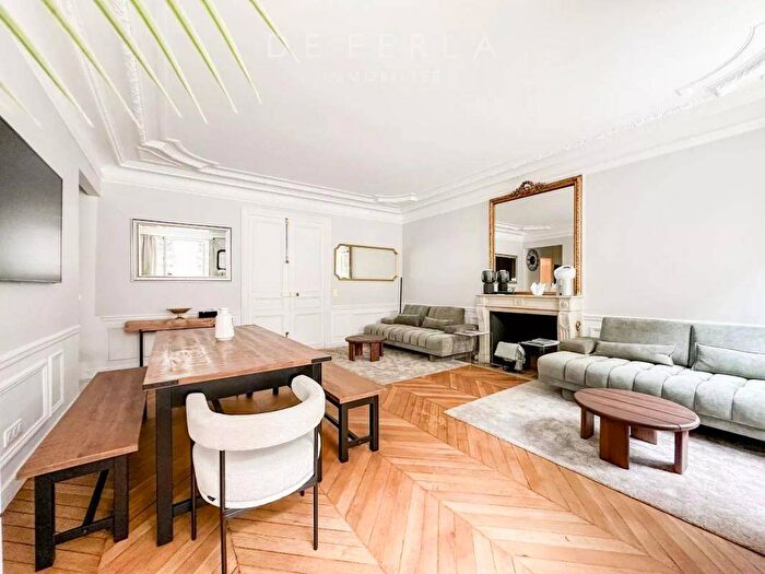 Appartement à louer - Hoche-Friedland, Paris ème arrondissement - 5 pièces - 4 chambres